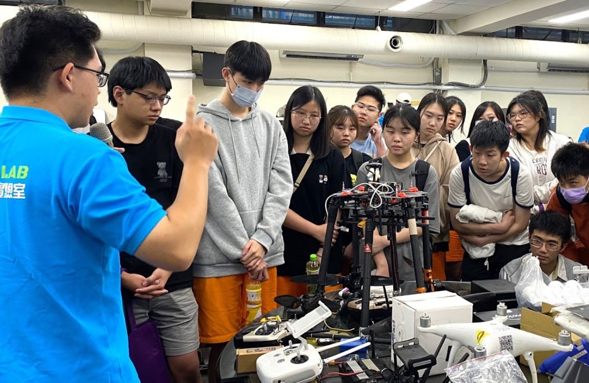 113年 綠能微電網-無人機體驗營｜E-port 賦能港｜為高中職生設計的活動平台，讓學生盡情探索大學營隊、線上課程、競賽等活動資訊